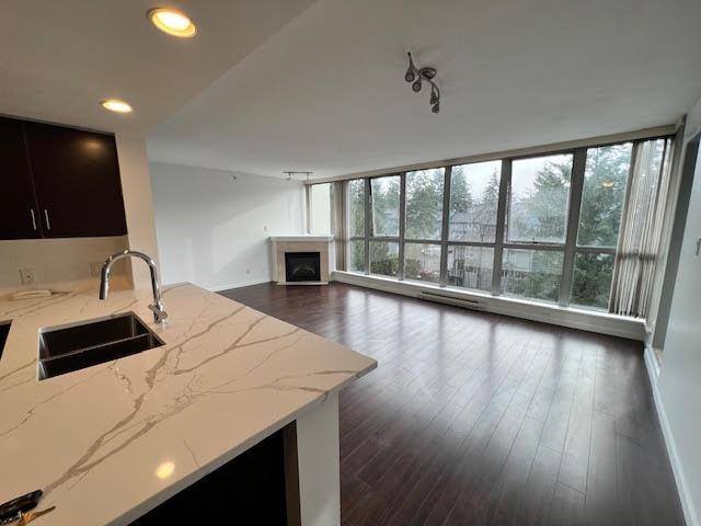 295 GUILDFORD WAY, Port Moody | Terminated, R2846593 | Condos.ca