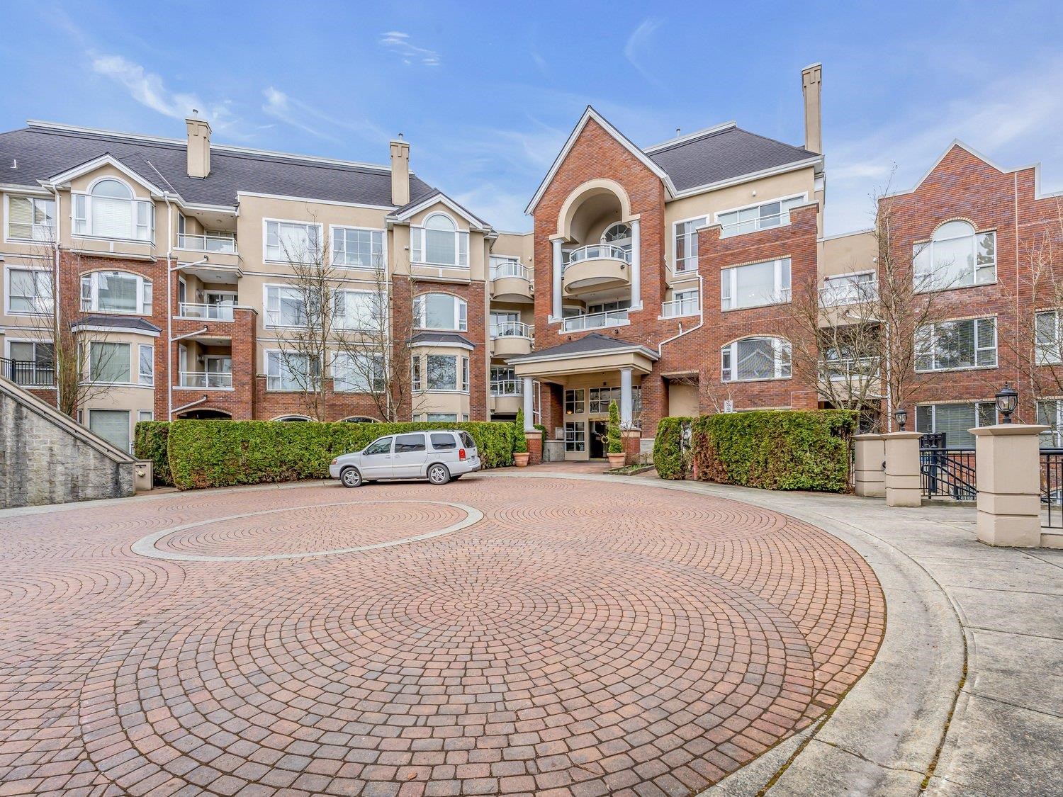 105 - 5262 OAKMOUNT CRESCENT, Burnaby | For Sale @ $800,000 | Condos.ca