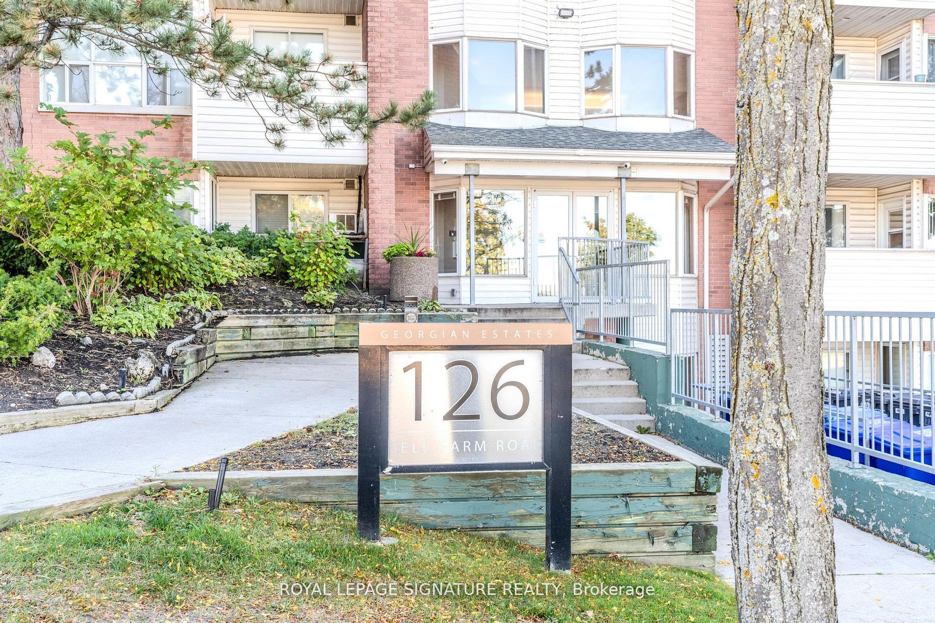 215 - 126 Bell Farm Rd, Barrie | Sold, S10416779 | Condos.ca