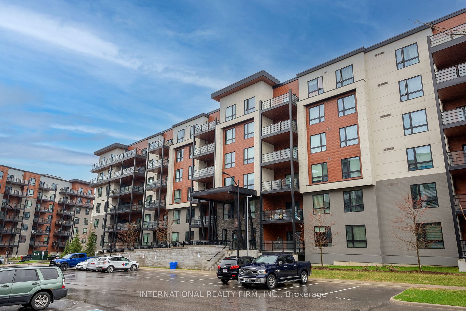 202 - 306 Essa Rd, Barrie | For Sale @ $680,000 | Condos.ca