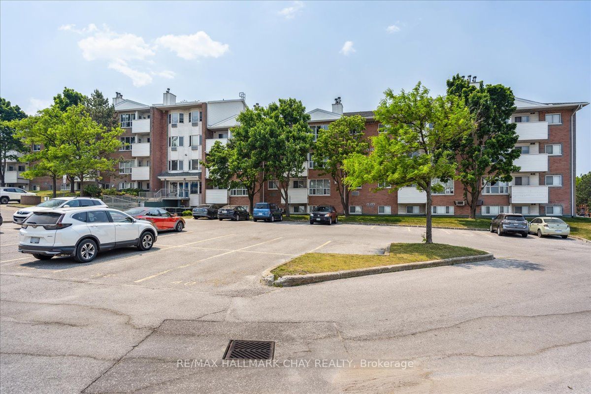 202 - 126 Bell Farm Rd, Barrie | Sold, S6733208 | Condos.ca