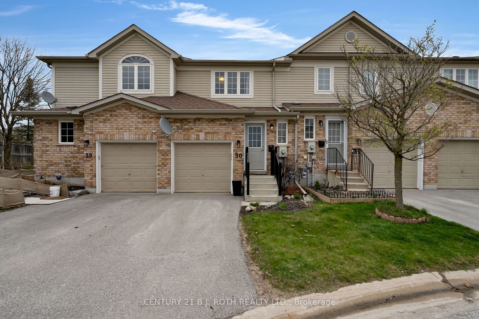 30 - 430 Mapleview Dr E, Barrie | For Sale @ $559,900 | Condos.ca