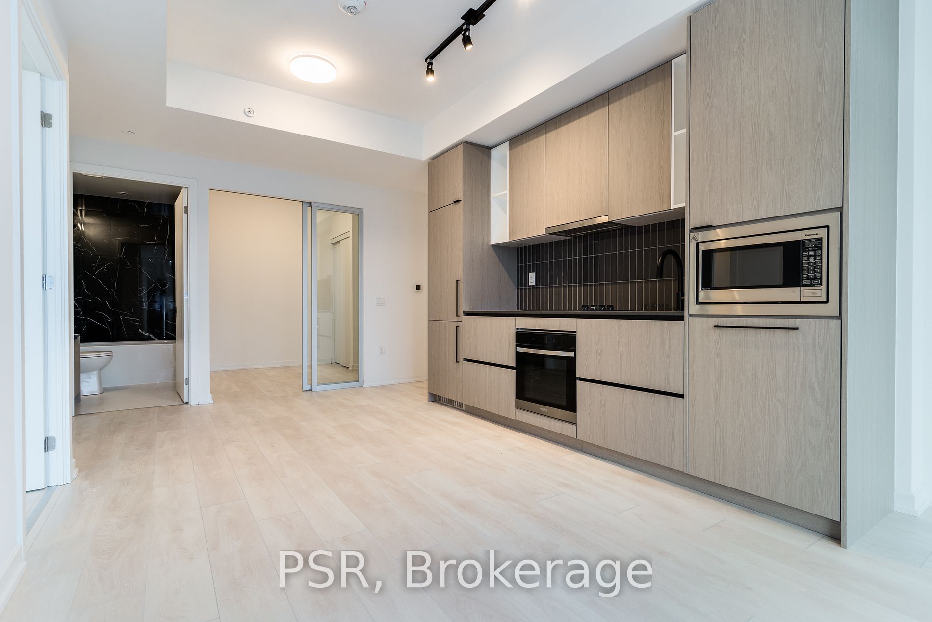 2111 - 10 Graphophone Grve, Toronto | Leased, W10420832 | Condos.ca