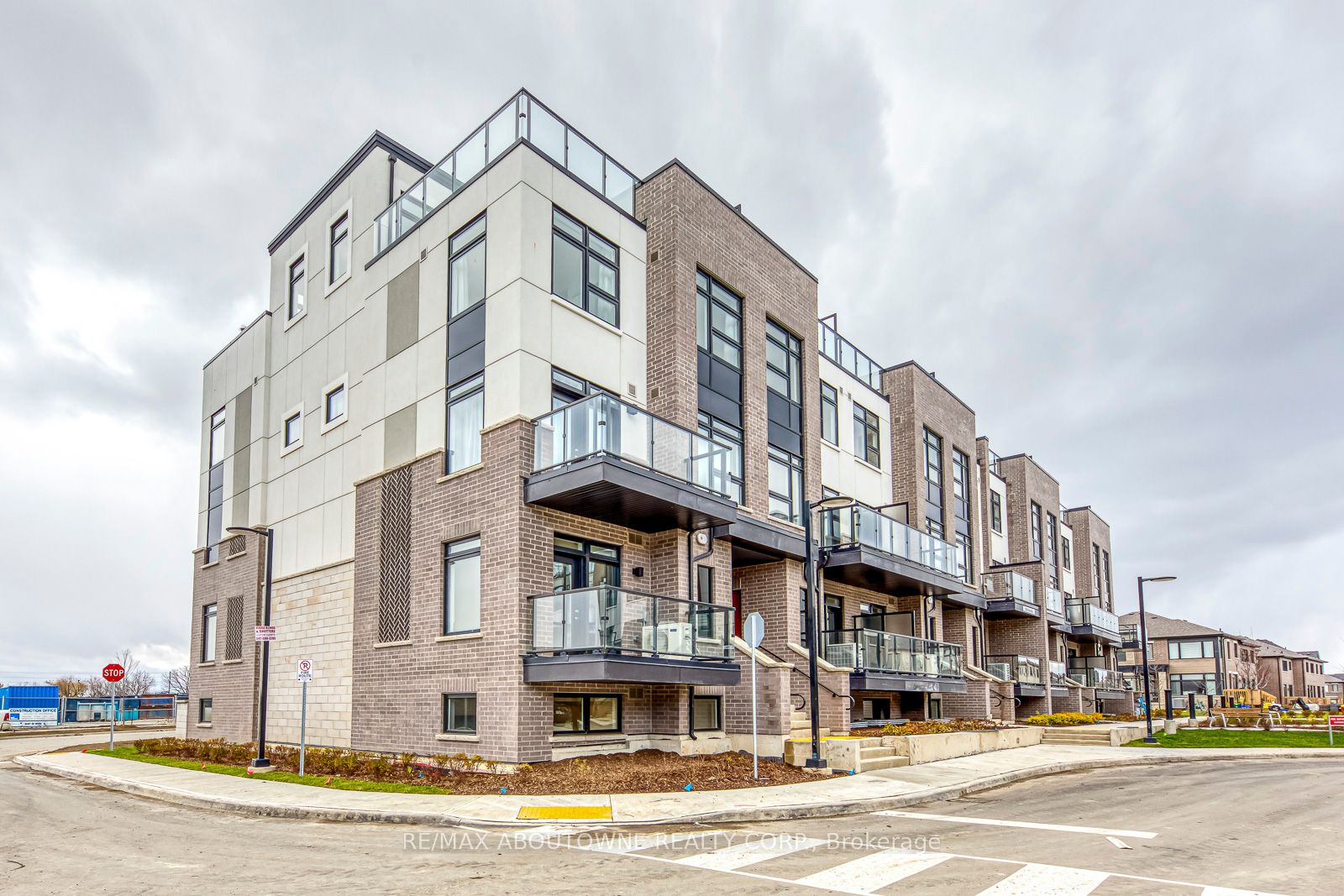 101 - 1565 Rose Way, | Leased, W11190061 | Condos.ca