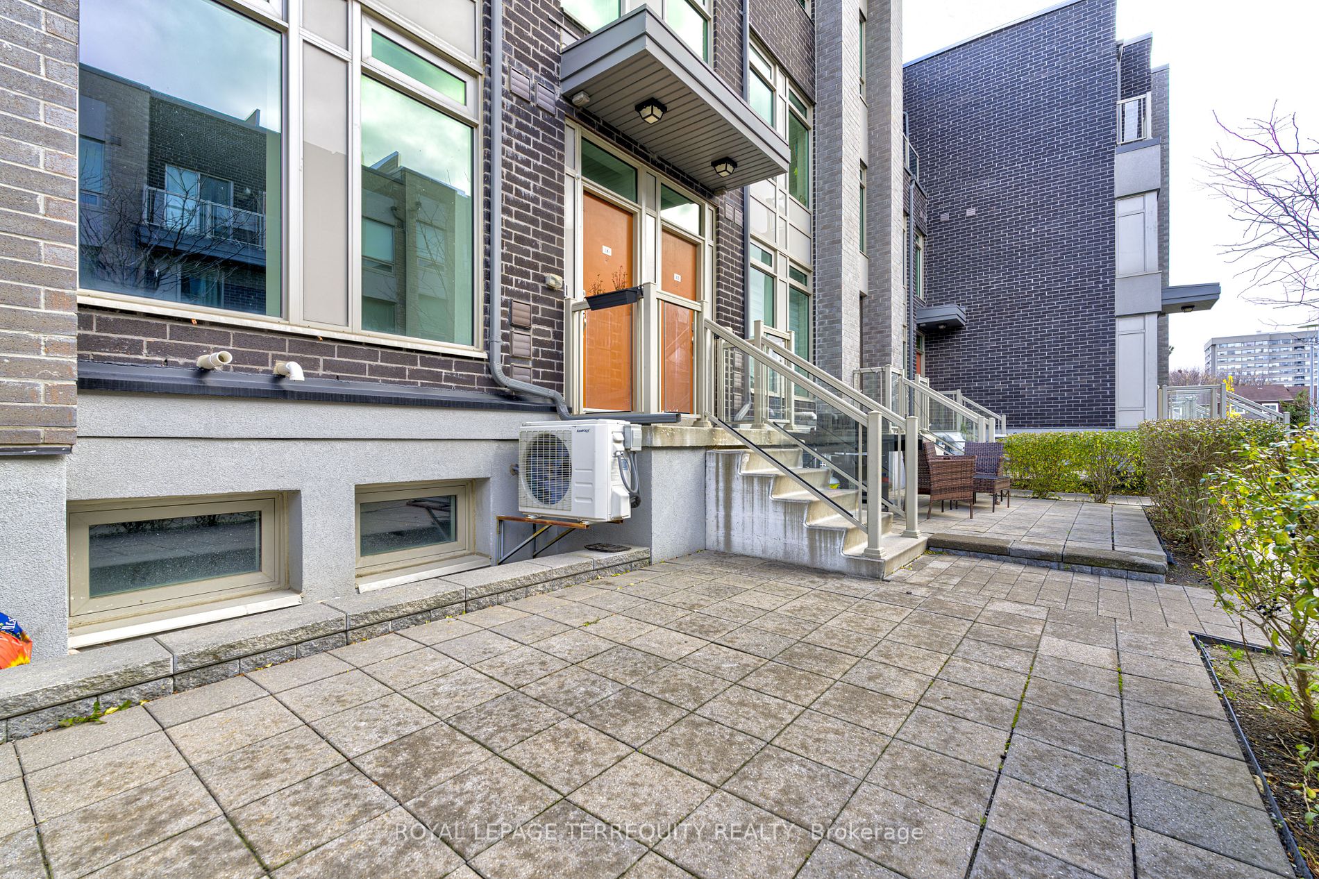 116 - 11 Applewood Lane, | Terminated, W11823977 | Condos.ca