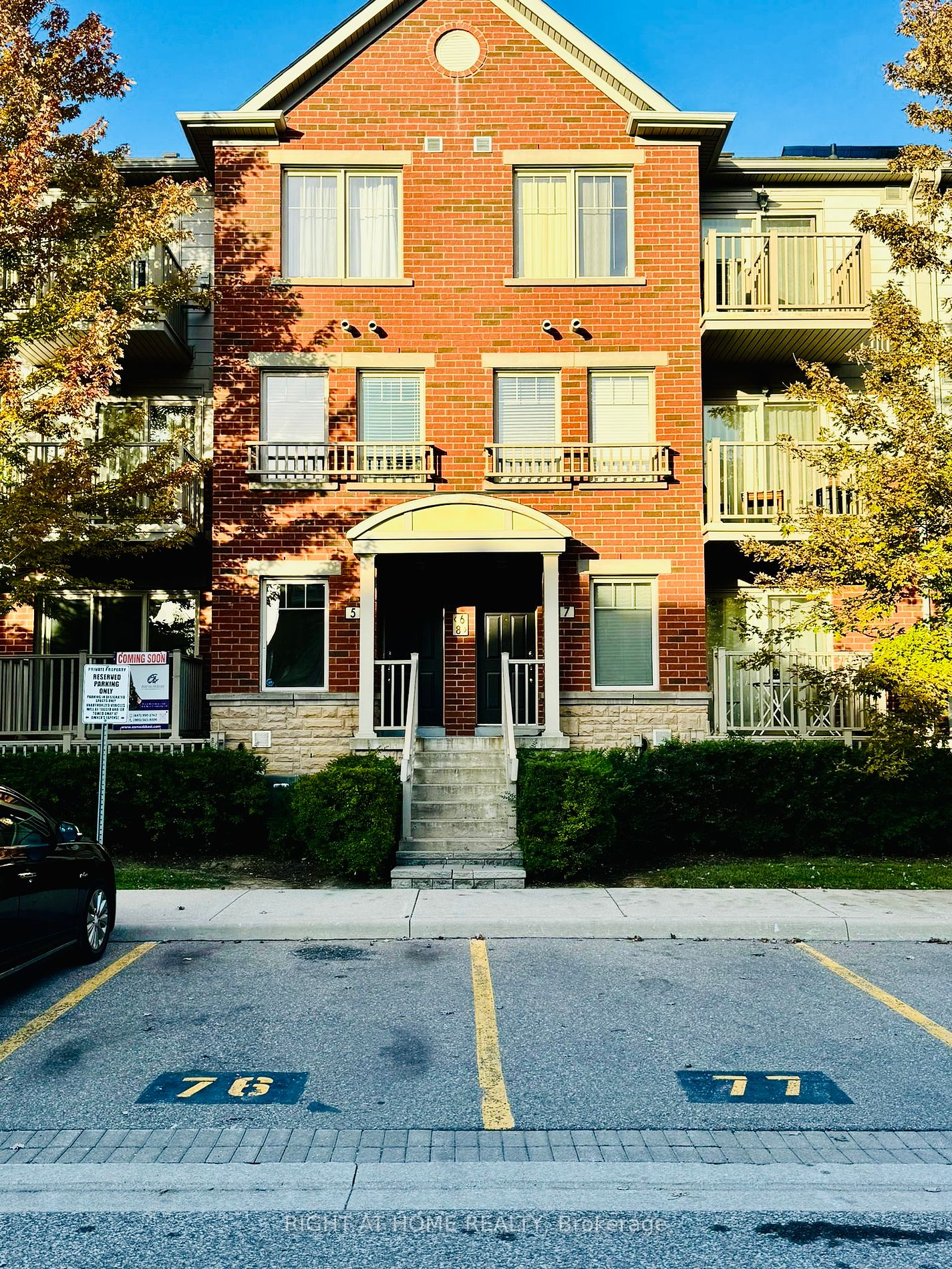 5 - 3250 bentley Dr, Mississauga | For Sale @ $692,000 | Condos.ca