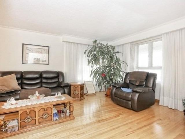 30 Renshaw St, North York, ON | MrLOFT.ca