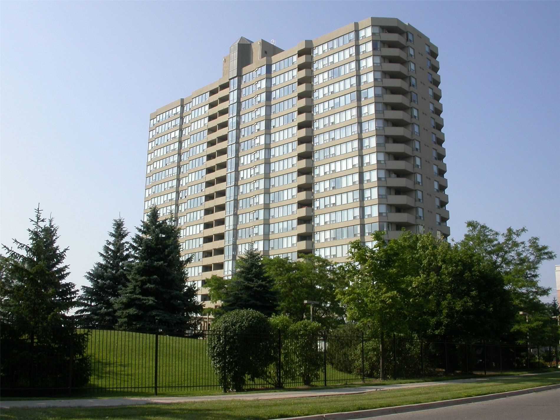 607 - 700 Constellation Dr, Mississauga | Sold, W4820206 | Condos.ca