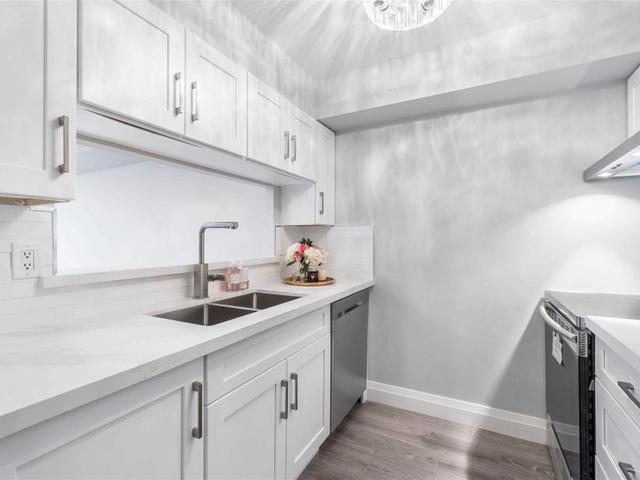 807 - 3 Hickory Tree Rd, York | Terminated, W5203200 | Condos.ca