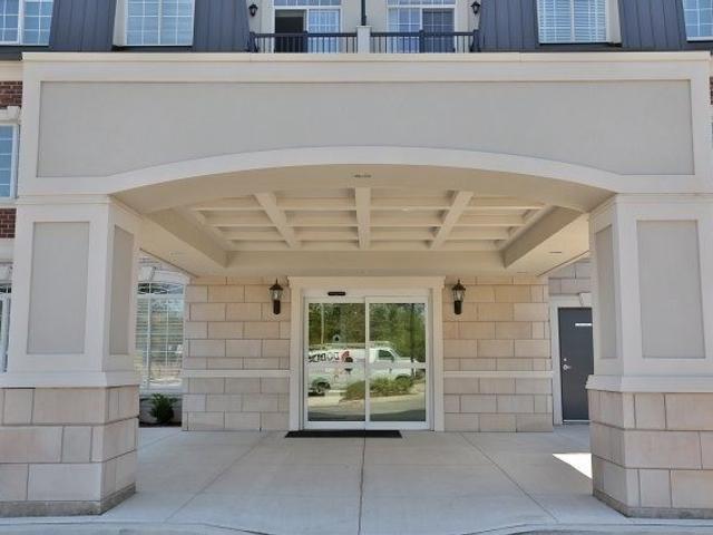 330 - 2300 Upper Middle Rd W, Oakville | Leased, W5783849 | Condos.ca