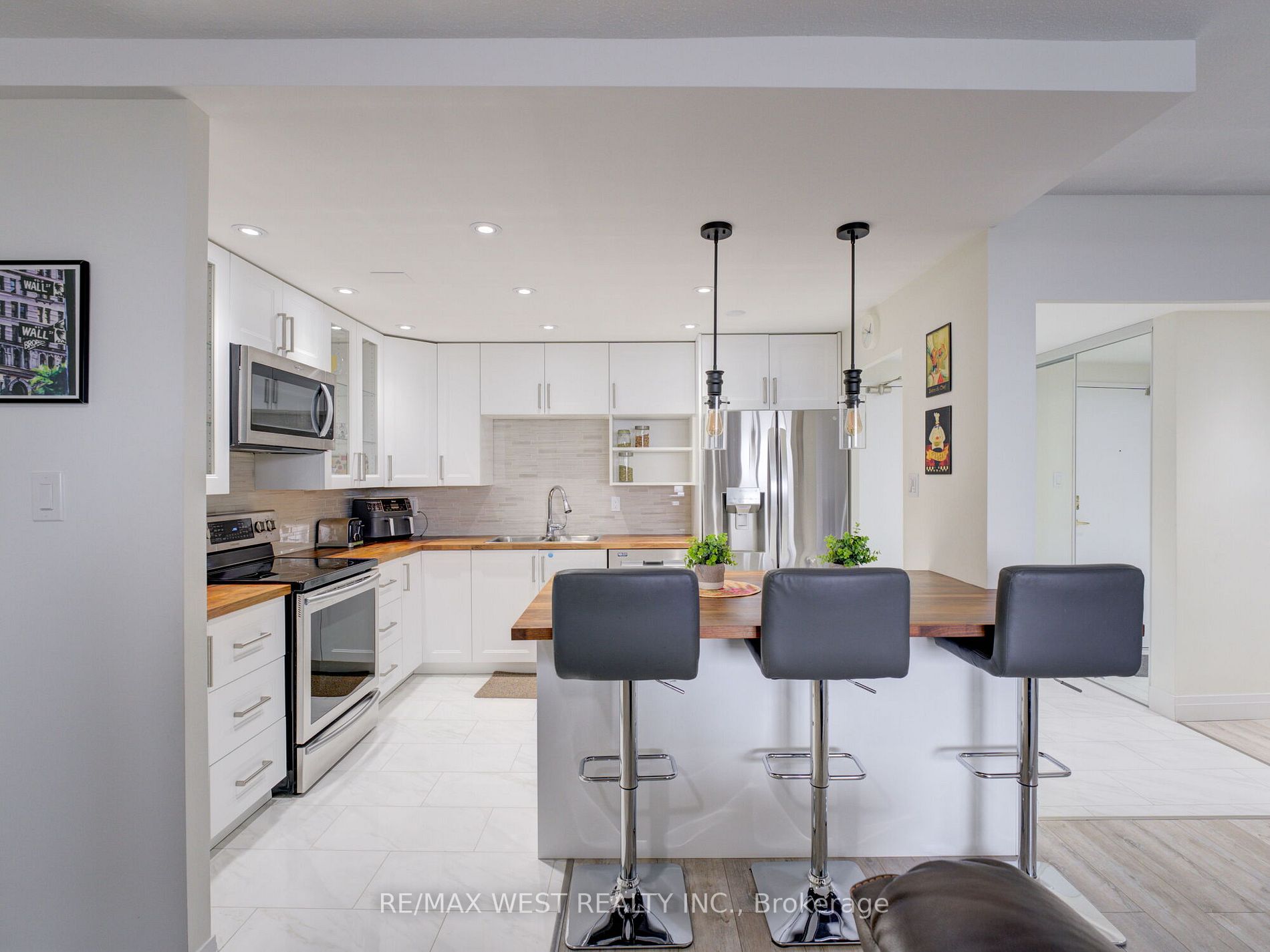 2006 - 85 Emmett Ave, York | Sold, W5944608 | Condos.ca