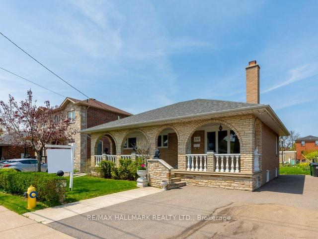 112 Regent Rd, North York, ON | Property.ca