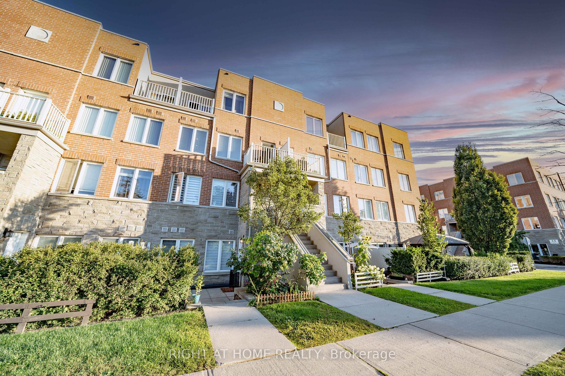 208 - 25 Richgrove Dr, Etobicoke | Leased, W6774878 | Condos.ca