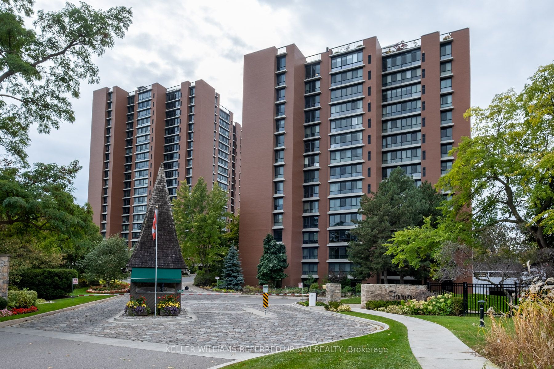 1013 - 1400 Dixie Rd W, Mississauga | Terminated, W7247148 | Condos.ca