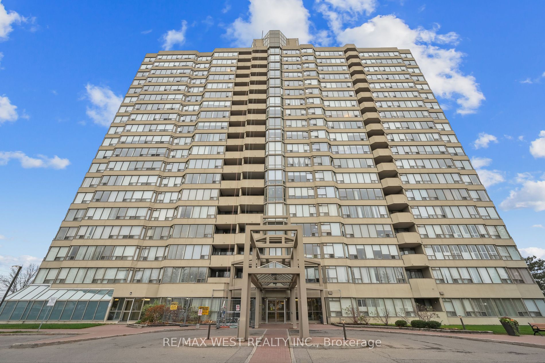 1402 - 700 Constellation Dr, Mississauga | Sold, W7318690 | Condos.ca