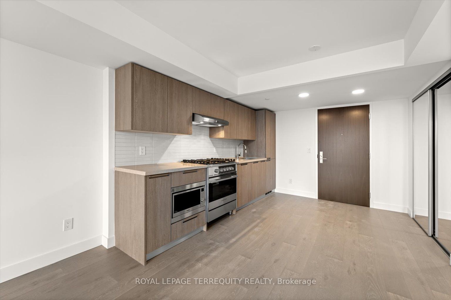 213 - 160 Kingsway Cres, Etobicoke | Leased, W7387974 | Condos.ca