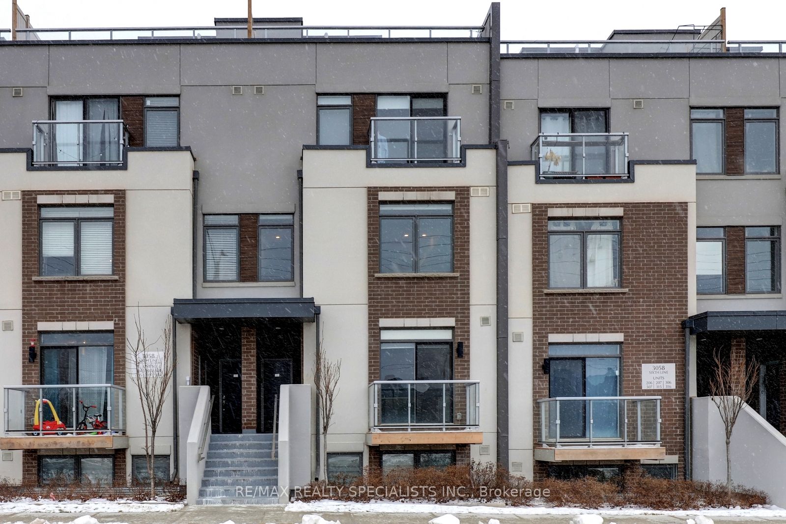 205 - 3058 Sixth Line, Oakville | Leased, W8075534 | Condos.ca