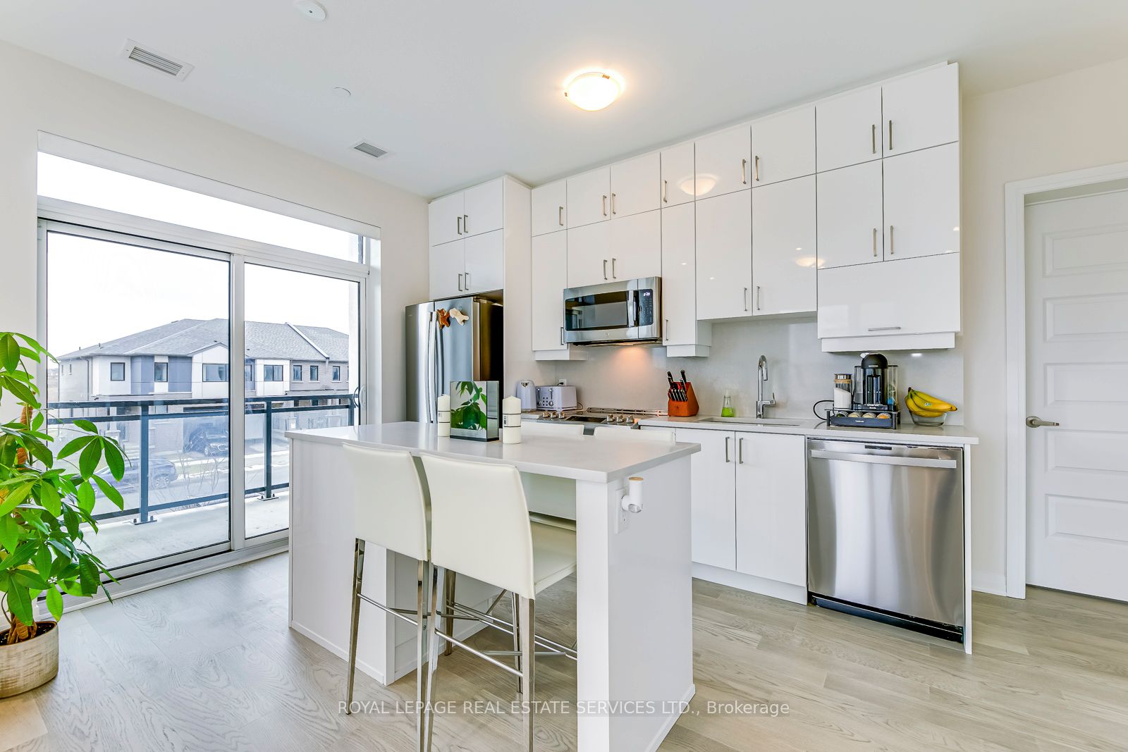 216 - 460 GORDON KRANTZ Ave, Milton | For Sale @ $720,000 | Condos.ca