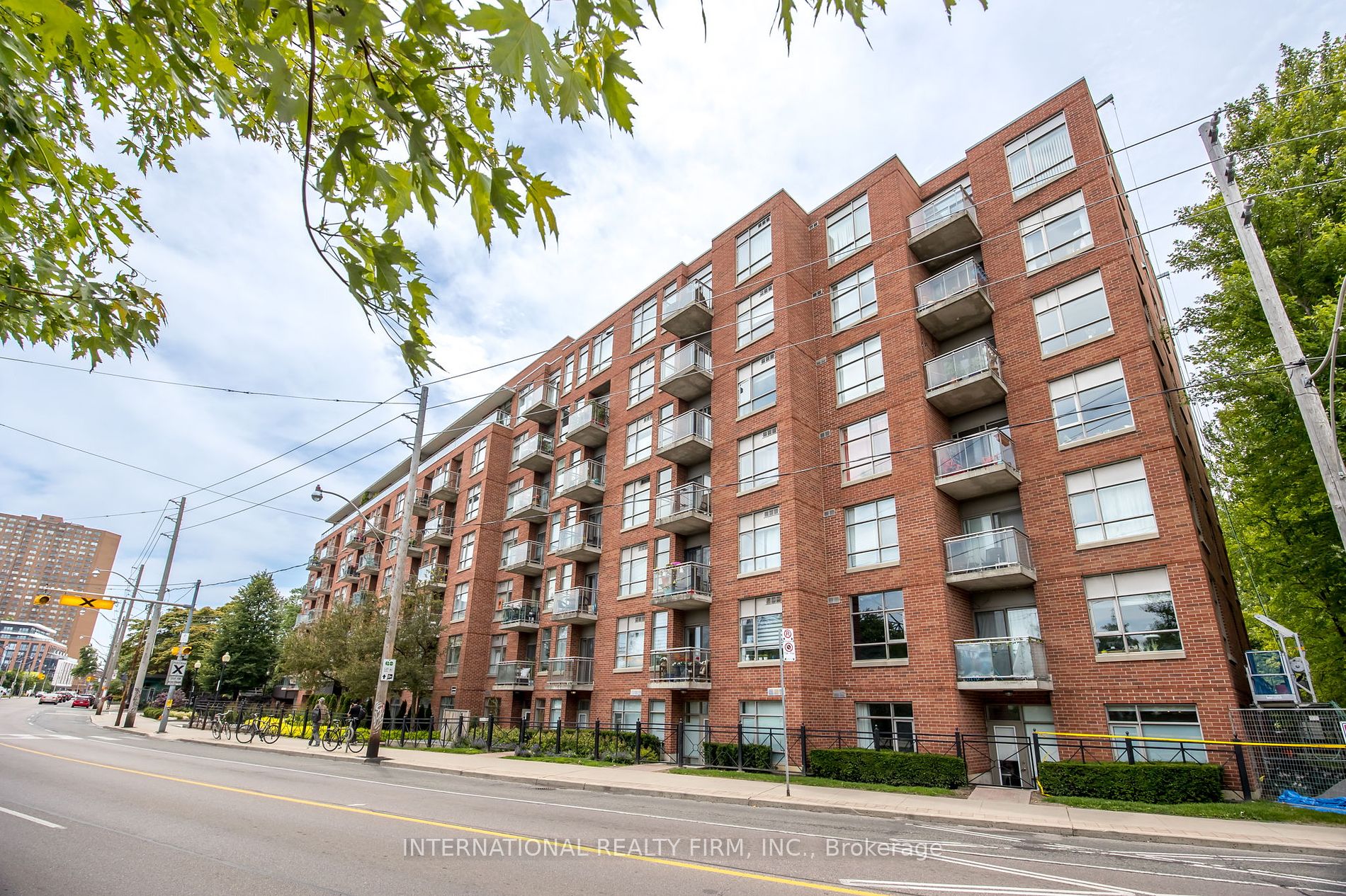 711 - 2495 Dundas St W, Toronto | Sold, W9017528 | Condos.ca