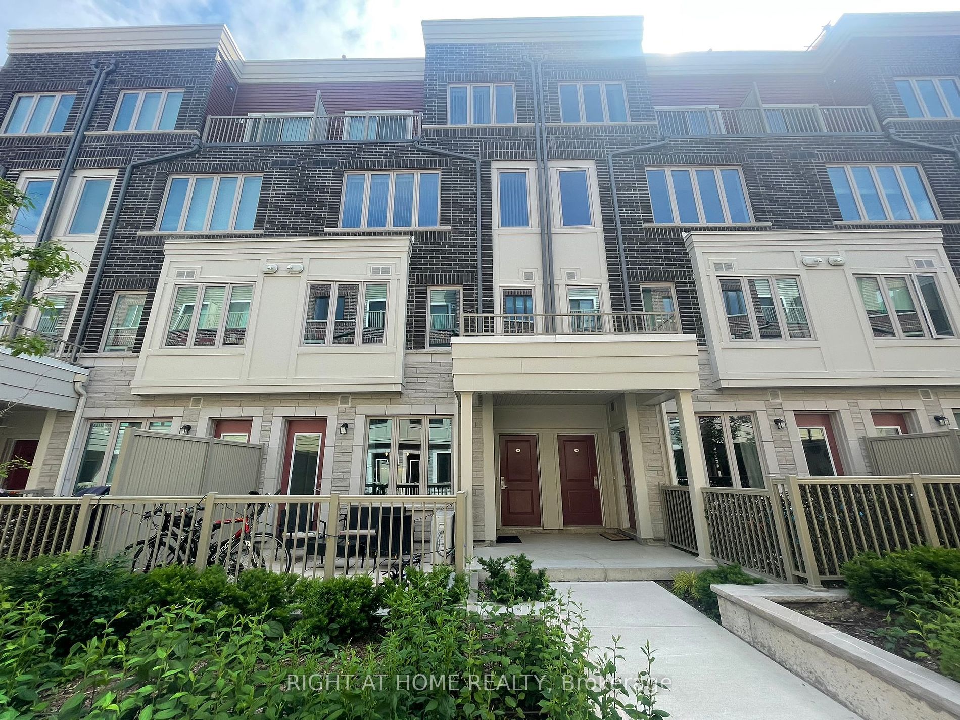 9 - 100 Long Branch Ave, Etobicoke | Terminated, W9041982 | Condos.ca