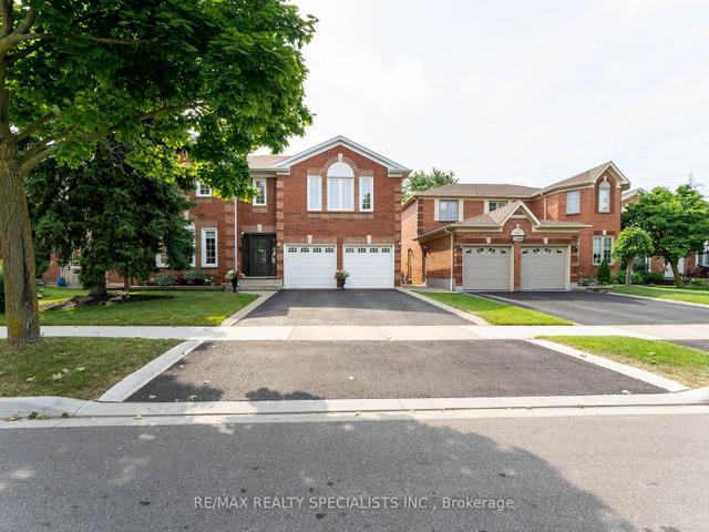 2582 Ambercroft Tr, Mississauga | For Sale @ $1,475,500 | Property.ca