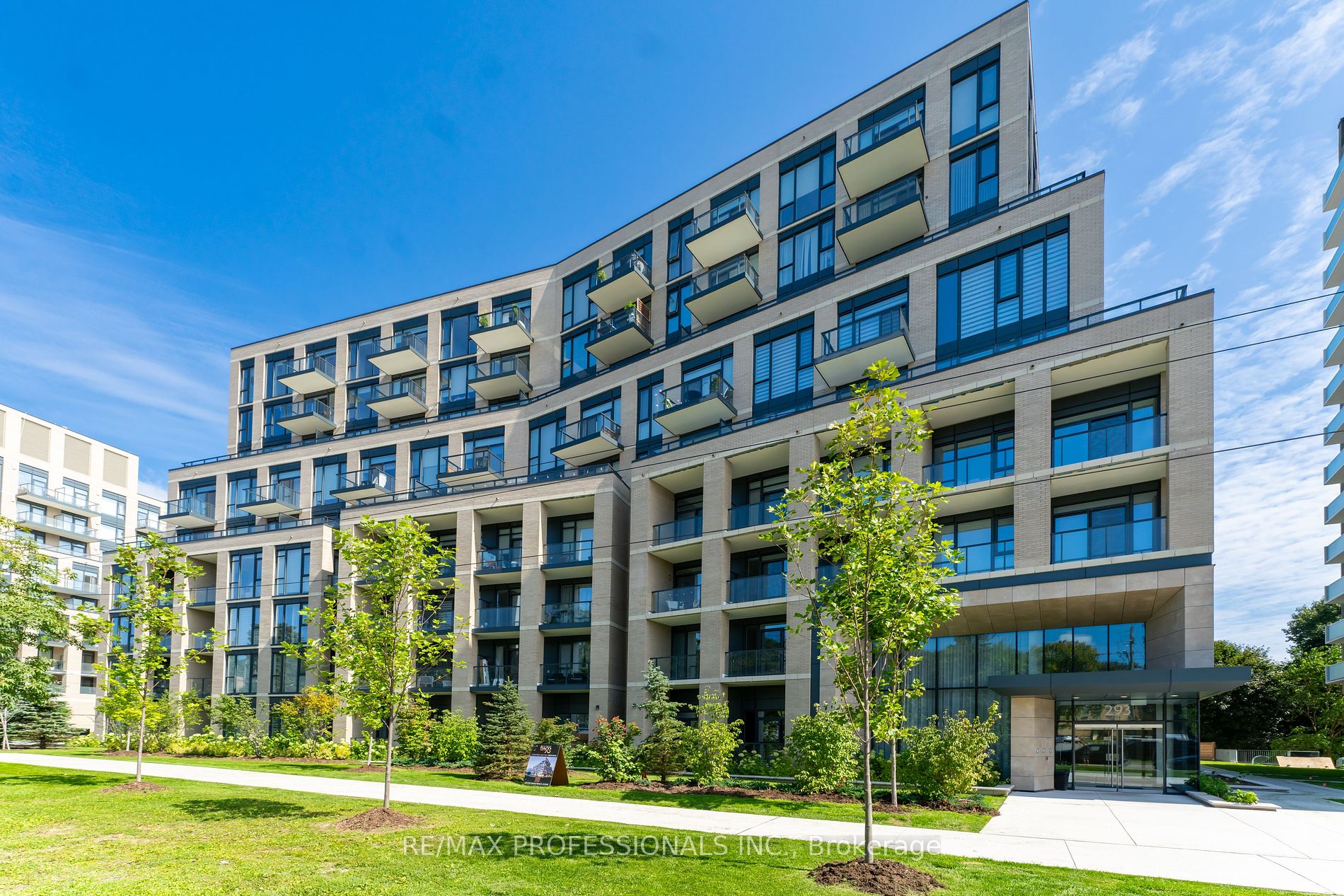 317 - 293 The Kingsway, Etobicoke | Sold, W9270872 | Condos.ca