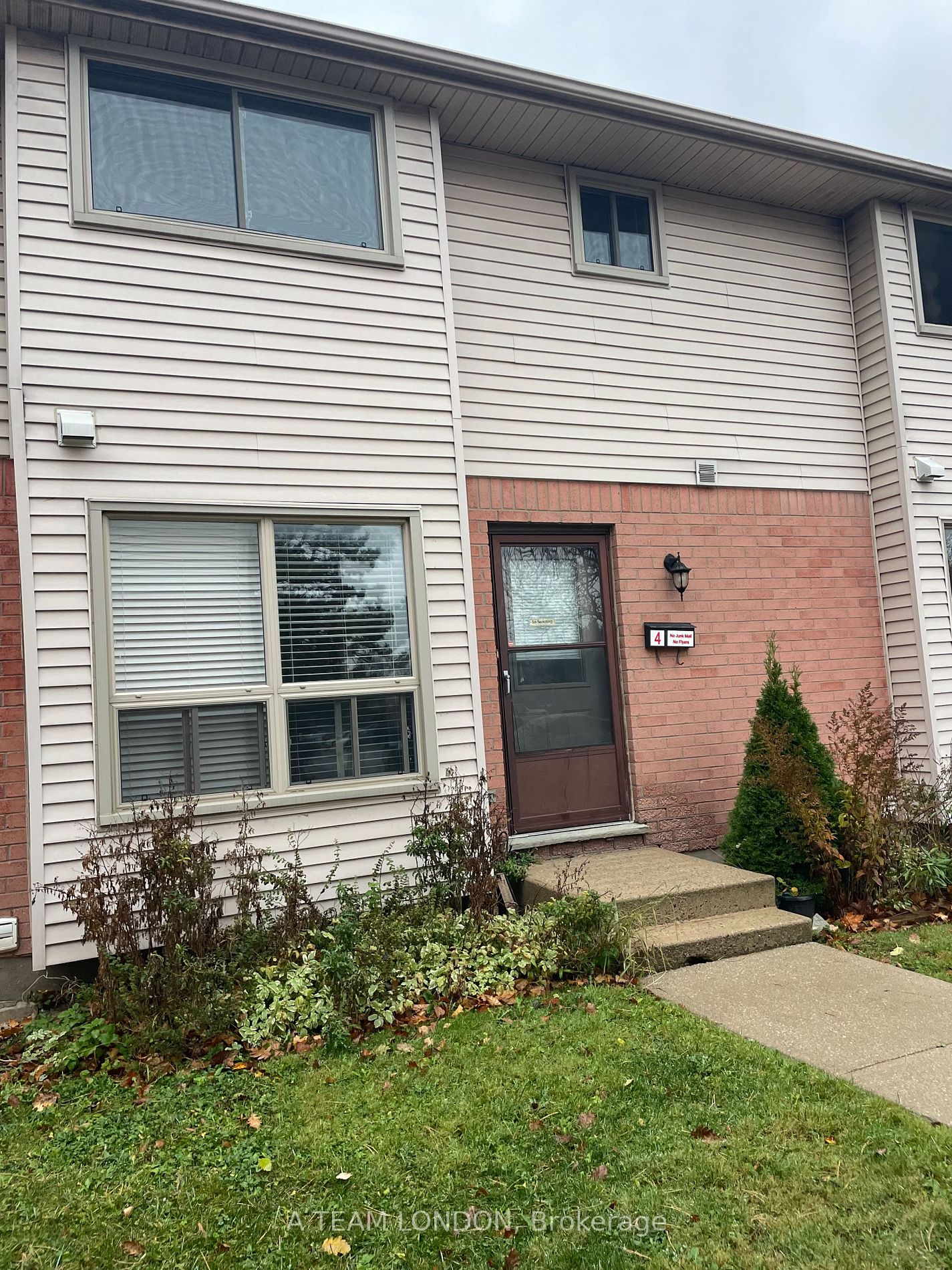 4 - 355 Sandringham Cres, | Sold, X10427445 | Condos.ca