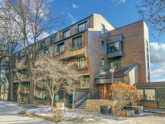 13 - 135 Springfield Rd, | Leased, X11921424 | Condos.ca