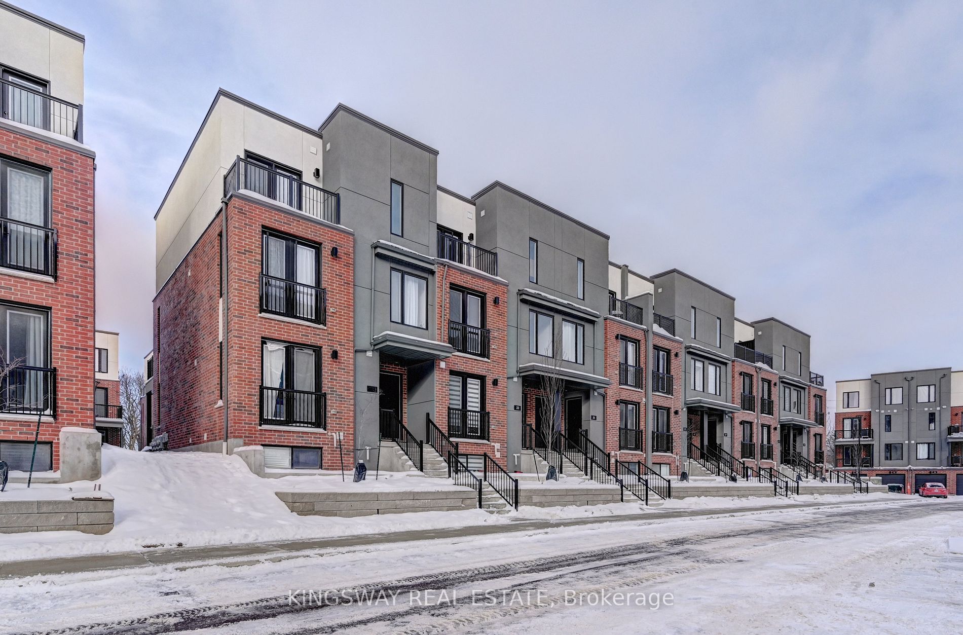 35 - 99 Roger St, | Sold, X11942127 | Condos.ca