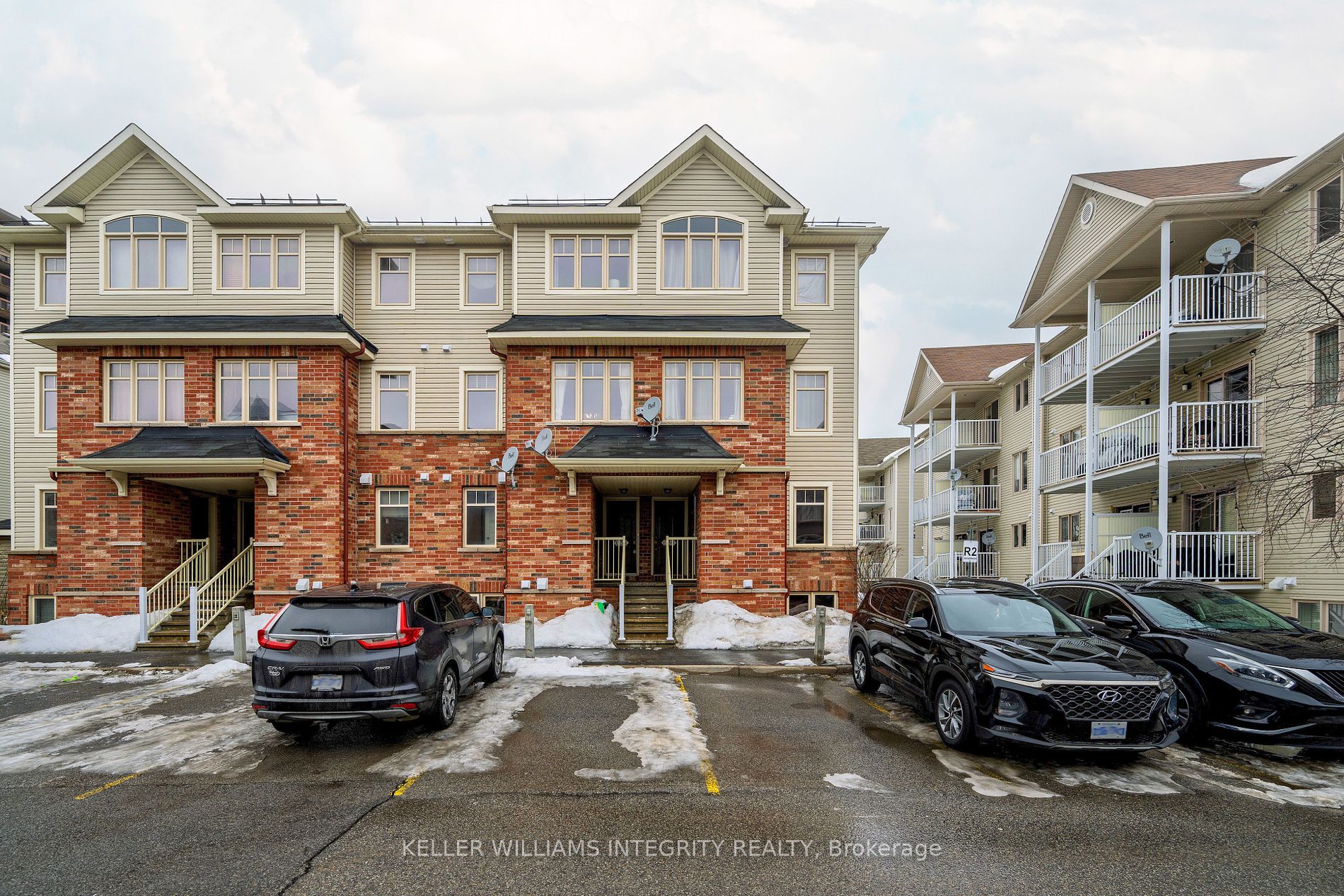 10 - 638 Reardon, | For Sale @ $459,900 | Condos.ca