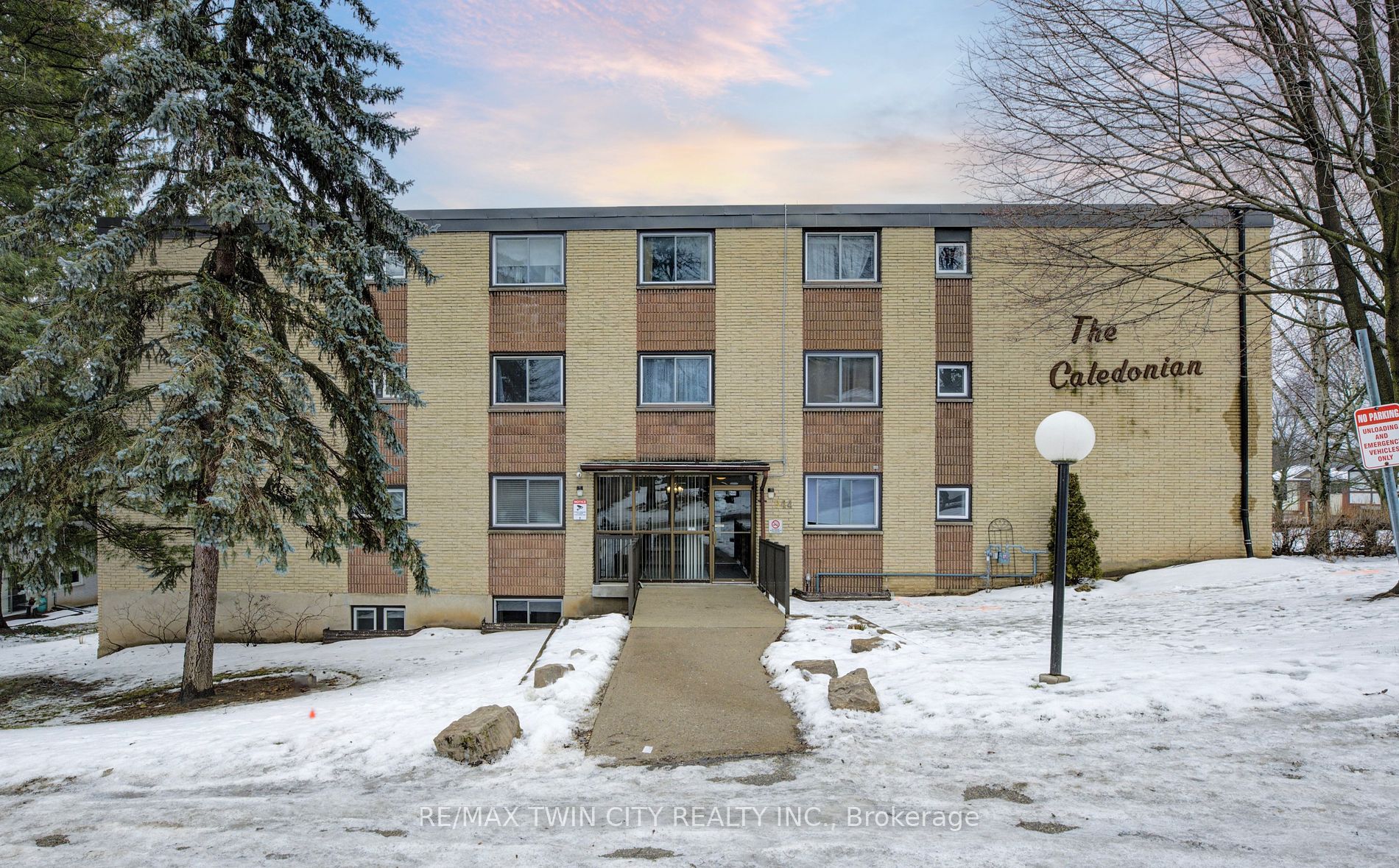 402 - 944 Caledonian View, Cambridge | Terminated, X8025830 | Condos.ca